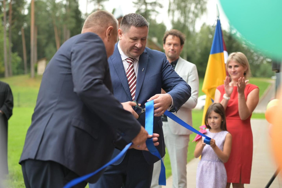 Ogres novada un pilsētas svētkos Lielvārdē atklāts jauns bērnudārzs ...