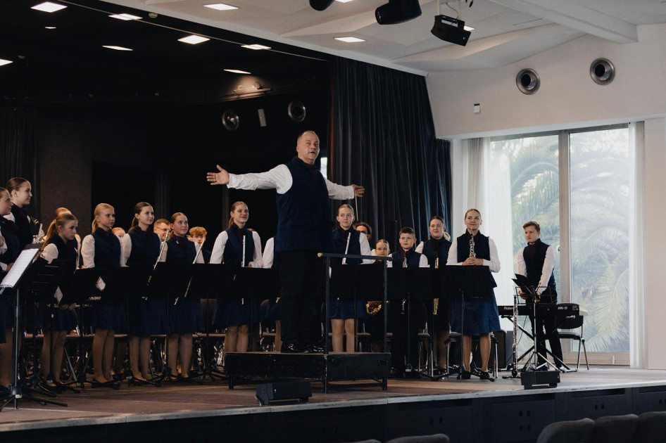 Atvars Lakstīgala: Mūzika un māksla ir dvēseles ierocis - OGRENET ...