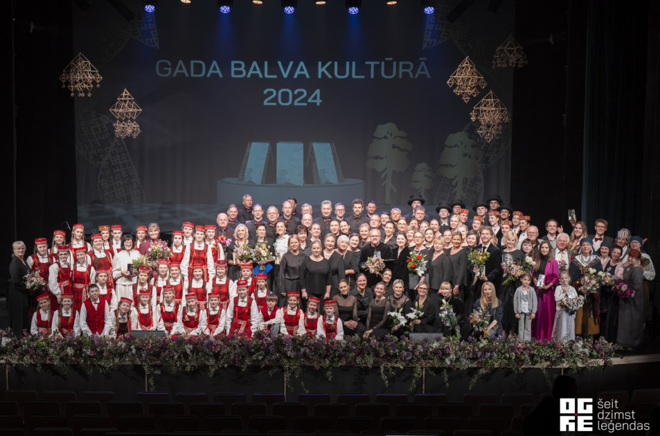 Ogres novada personībām un kolektīviem pasniegtas "Gada balvas kultūrā ...